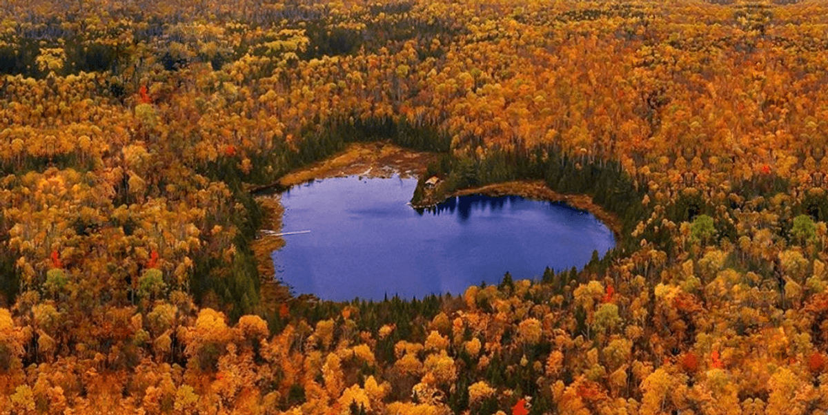 Quebec’s “Heart Shaped Lake” You Must Road Trip To At Least Once In ...